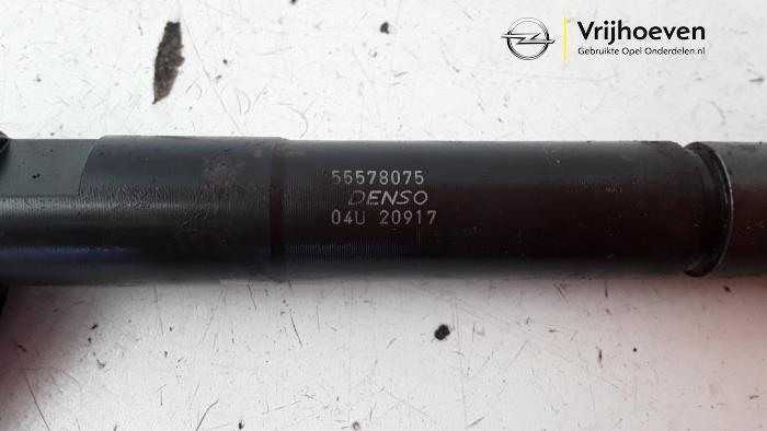 Injector (diesel) Opel Astra K Sports Tourer 1.6 CDTI 110 16V - 55578075 B16DTU DENSO