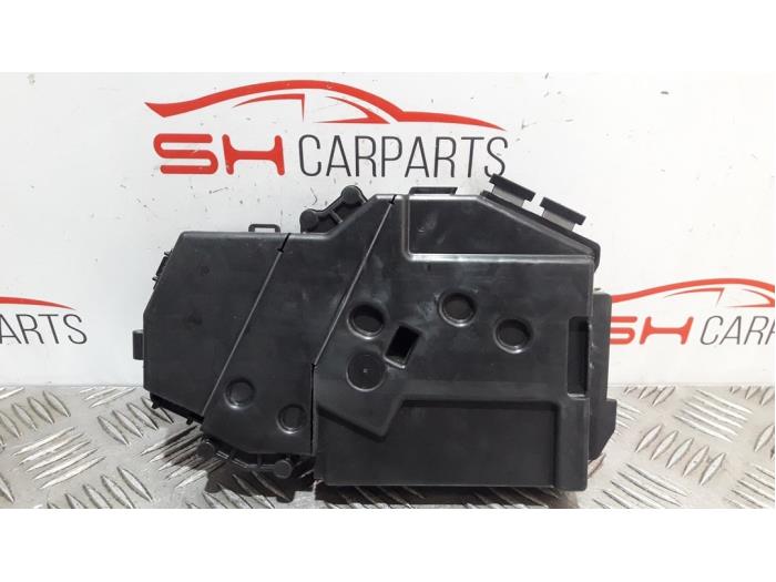 Fuse box Mercedes CLA 1.3 CLA-180 Turbo 16V - A1775404007