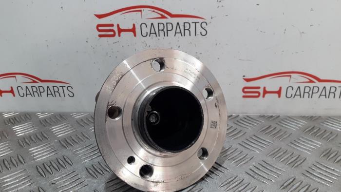 Rear hub Mercedes A 1.3 A-200 Turbo 16V - A2473560200