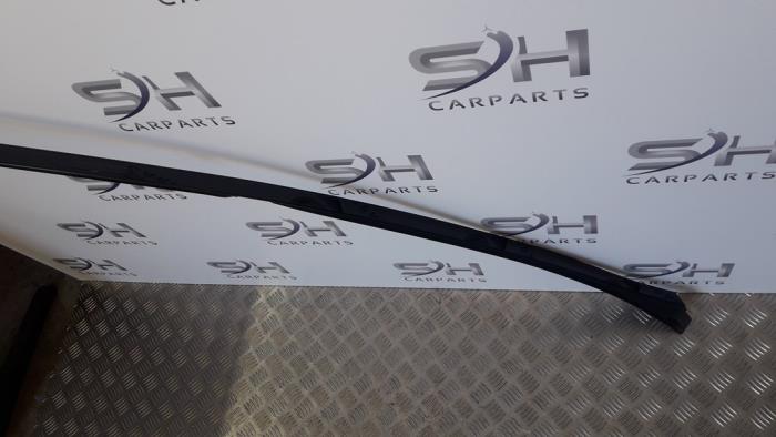 Roof strip, left Mercedes C-Klasse - A2056900182 - SH Carparts
