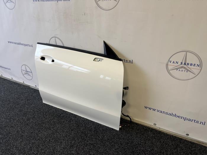 Front door 4-door, right Mercedes CLA 1.3 CLA-200 Turbo 16V 149 ...