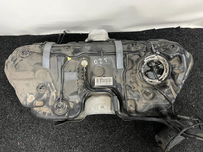 Tank Mercedes C C-63 AMG S,Edition 1 4.0 V8 Biturbo - A2054703701