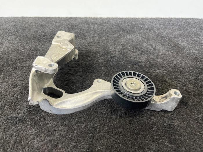 Alternator lower bracket Mercedes C C-63 AMG 4.0 V8 Biturbo ...