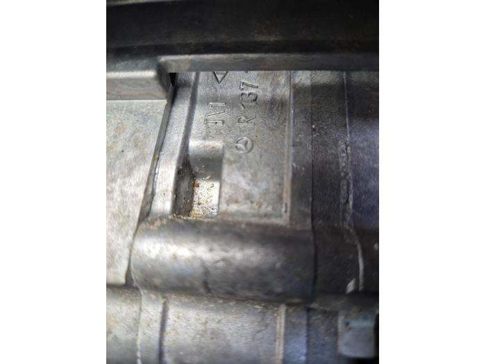 Oil pump Mercedes S 5.8 S-600L V12 36V - R1371810201 137970