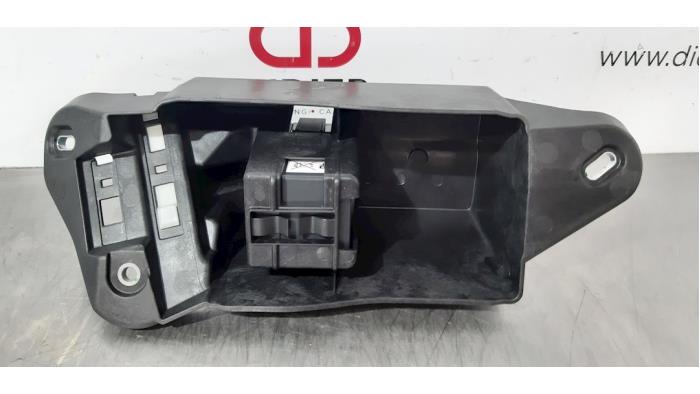 Battery box Mercedes CLA 2.2 CLA-200 CDI, 200 d 16V - A2465402403