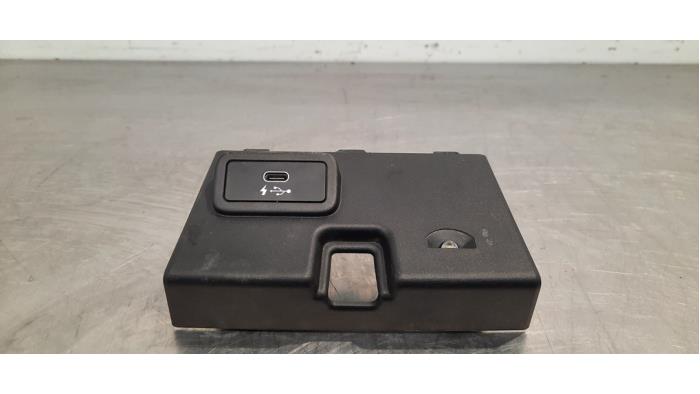 USB-Stecker mei oe-nummer 84108711939 Vorrat | ProxyParts.de