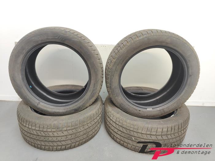 Tyre with tyre size 275/45/20 - 2754520 VREDESTEIN
