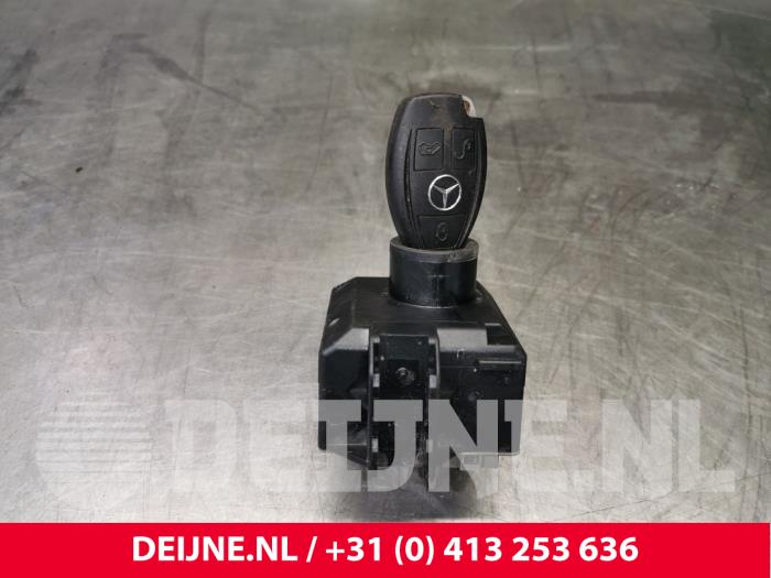 Ignition lock + key Mercedes Vito 1.6 111 CDI 16V - A4479007306