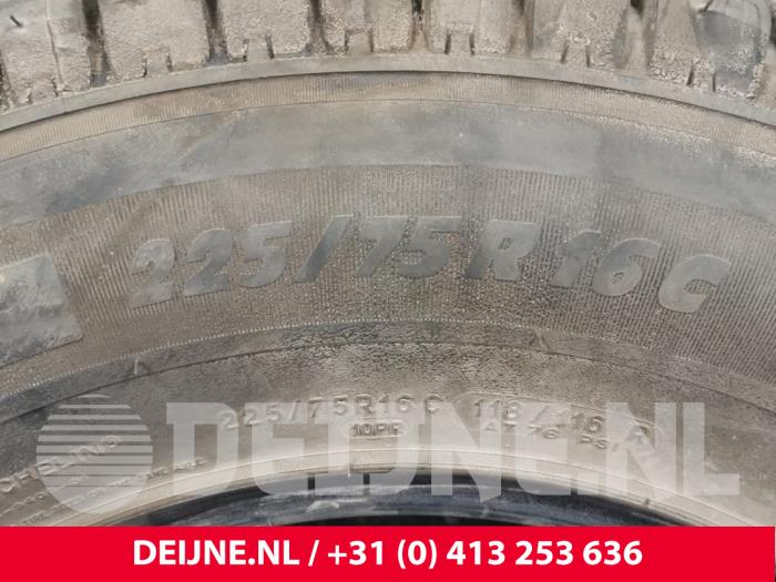 Tyre with tyre size 225/75/16 - MICHELIN