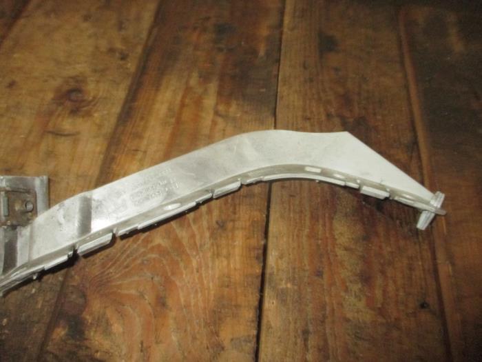 Rear bumper brackets, right with part number LR0 stock