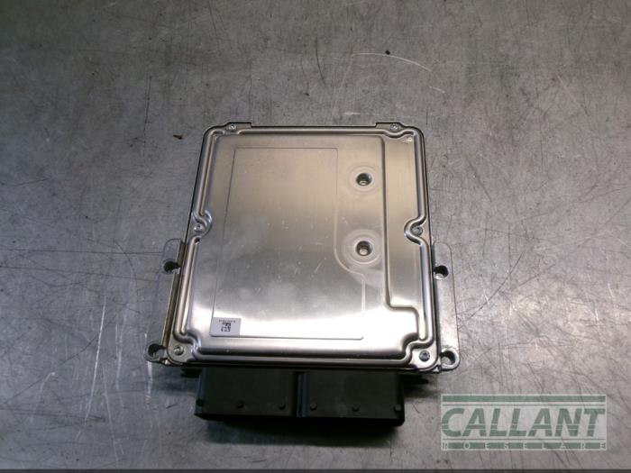 Engine management computer Jaguar XE 2.0 200 Turbo 16V - LR135917 PT204 ...