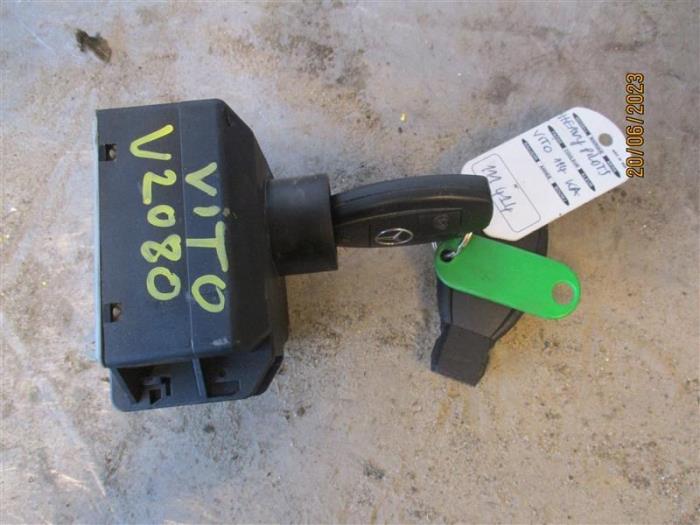 Ignition lock + key Mercedes Vito 2.2 114 CDI 16V 4x4 - A4479004605