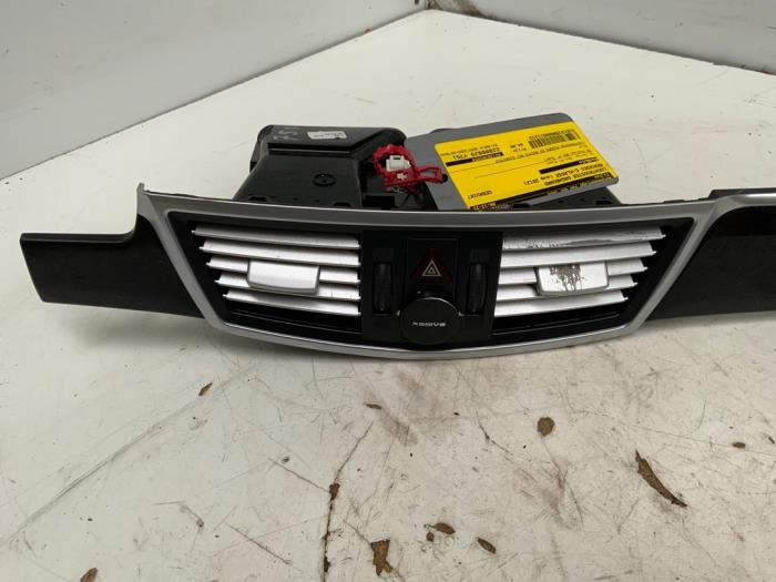 Dashboard vent Mercedes E Estate E-220 CDI 16V BlueEfficiency - A2128302854