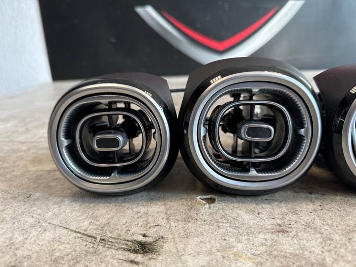 Dashboard vent Mercedes C C-200 1.5 EQ Boost 4-Matic - A2068302005