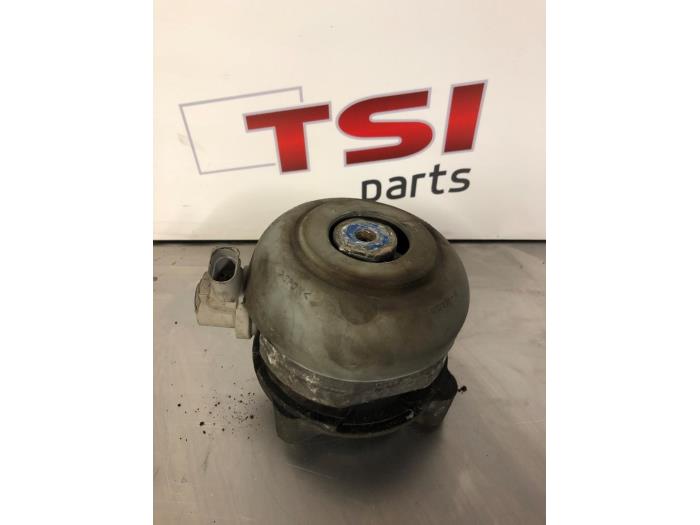 Engine mounts with part number 4E0199381 stock | ProxyParts.com