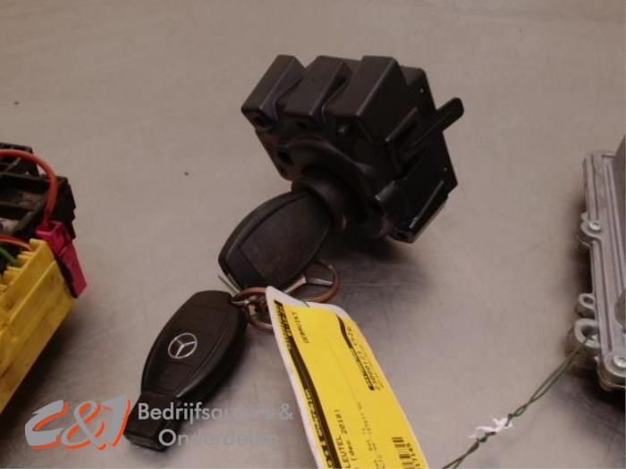 Engine management computer Mercedes Vito 2.2 114 CDI 16V - A4479007606 ...