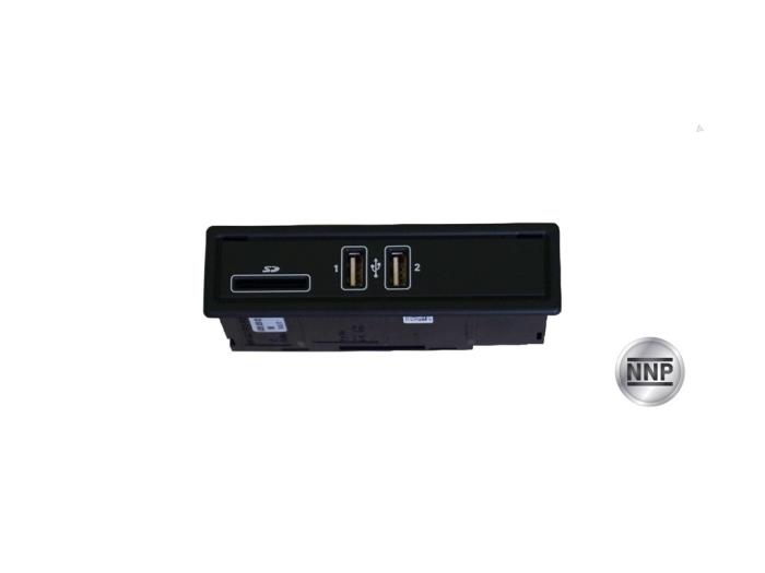 Mercedes AMG GT Connexions USB stock | ProxyParts.fr
