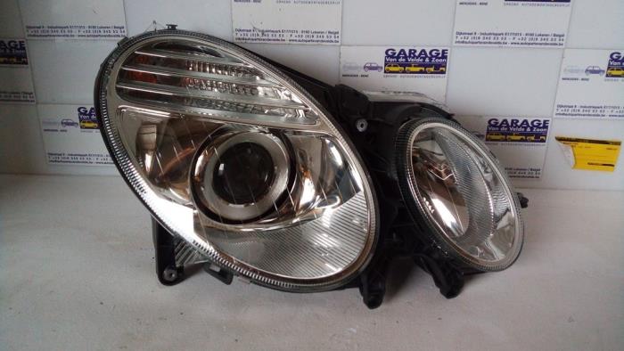 Headlight, right Mercedes E 2.2 E-220 CDI 16V - A2118203061