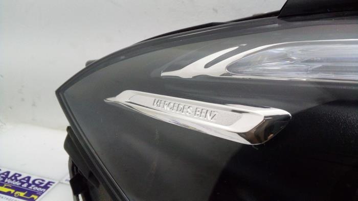 Headlight, right Mercedes CLA 1.3 CLA-200 Turbo 16V - A1189063200 MERCEDES