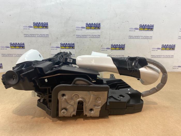 Front door lock mechanism 4-door, right Mercedes A 2.0 A-200d 4Matic ...