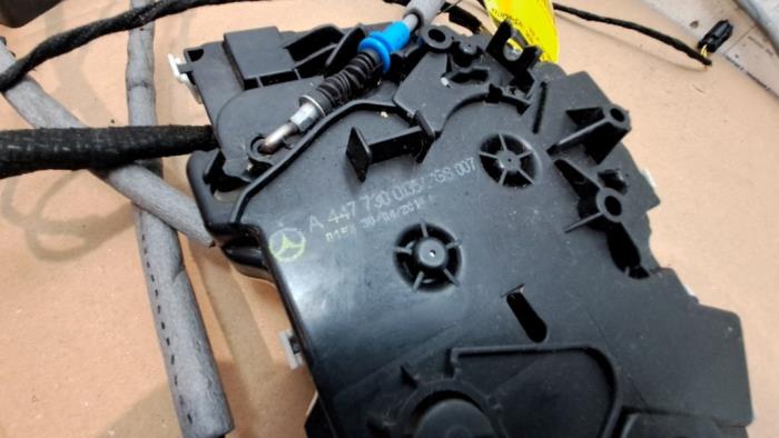 Rear door lock mechanism 4-door, left Mercedes Vito 1.6 111 CDI 16V ...