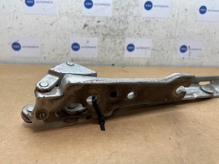 Boot lid hinge Mercedes S 3.2 S-320 18V - A2207500987