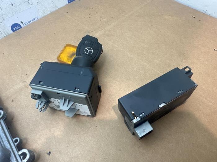 Ignition lock + computer Mercedes Vito 2.2 114 CDI 16V - A6519002803 651950