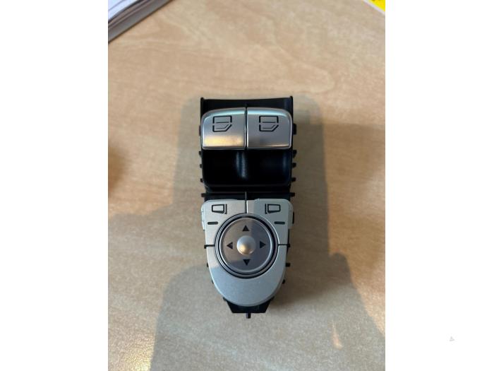 Electric window switch Mercedes Vito 2.0 119 CDI 16V - A20590569119051