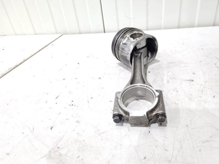 Connecting rod Audi A1 Sportback 1.6 TDI 16V - 03L105401A 06B105313D
