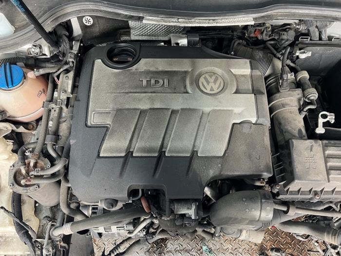 Engine Volkswagen Passat Variant 2.0 TDI 16V Bluemotion - 03L100033S CBDC