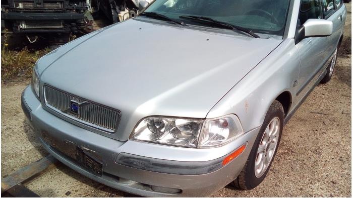 Volvo V40 1.8 16V Salvage vehicle (2001, Gray)