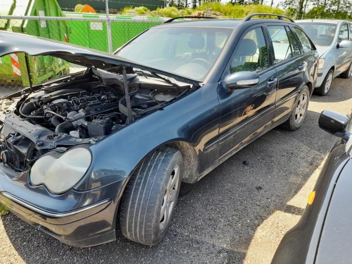Mercedes C Combi 2.2 C-220 CDI 16V Salvage vehicle (2003, Black)