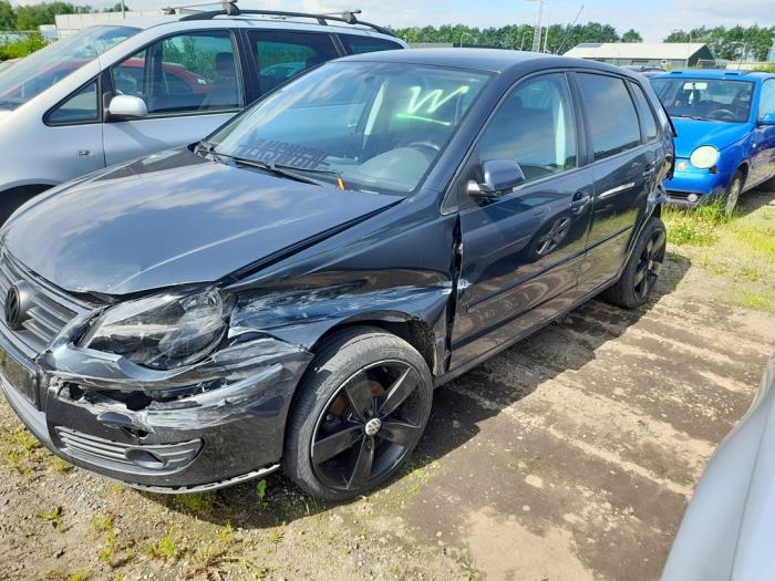 Volkswagen Polo IV 1.4 16V Épave (2009, Bleu)