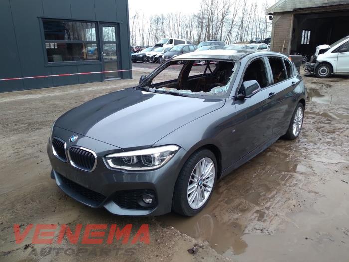 BMW 1 serie 116i 1.5 12V Épave (2019, Métallisé, Gris souris)