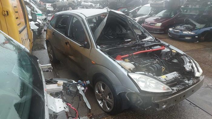 Ford Focus 1 1.6 16V Salvage vehicle (2004, Gray)