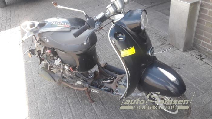 Iva Venti Scooter (Salvage vehicle, 2014) Auto Samsen B.V.