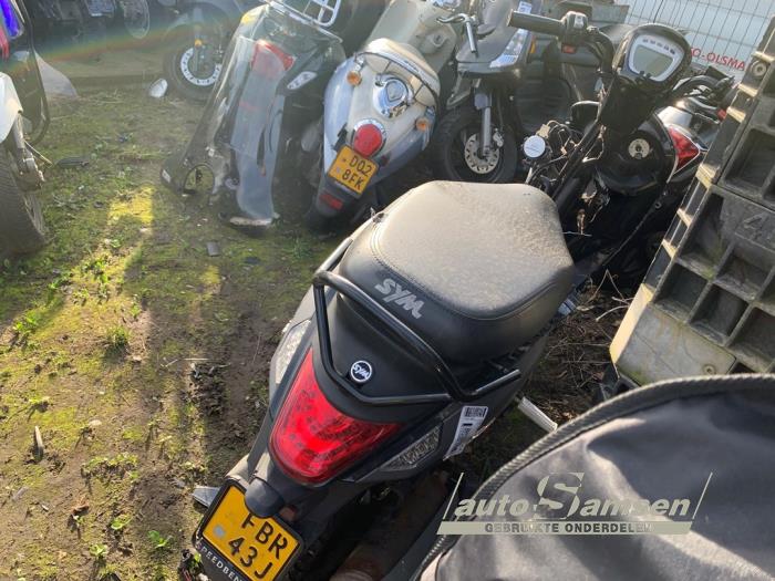 Sym Mio Scooter (Salvage vehicle, 2020, Granite) Auto Samsen B.V.