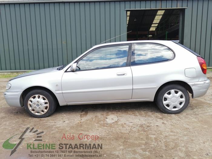 Toyota Corolla 1.6 16V VVT-i Salvage vehicle (2001, Gray)