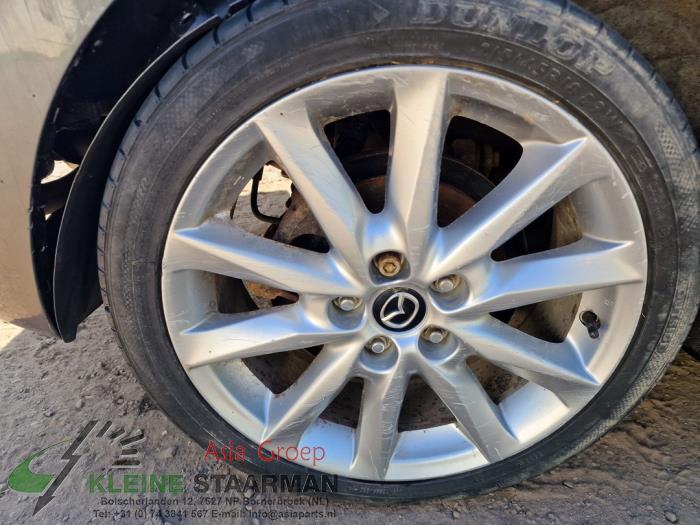 Mazda 3 2.2 SkyActiv-D 150 16V Épave (2017, Gris)