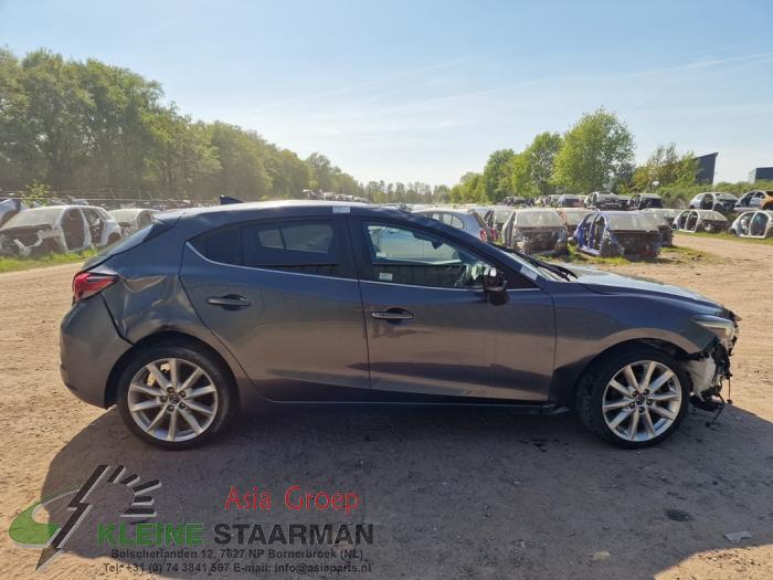 Mazda 3 2.2 SkyActiv-D 150 16V Épave (2017, Gris)