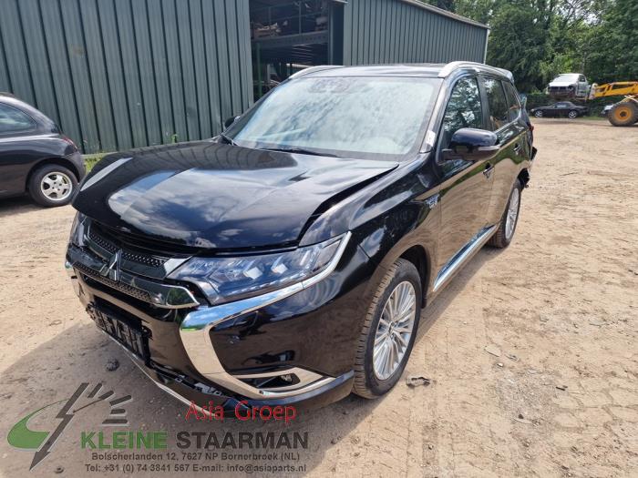 Mitsubishi Outlander 2.4 16V PHEV 4x4 Vehículo de desguace (2018, Negro)