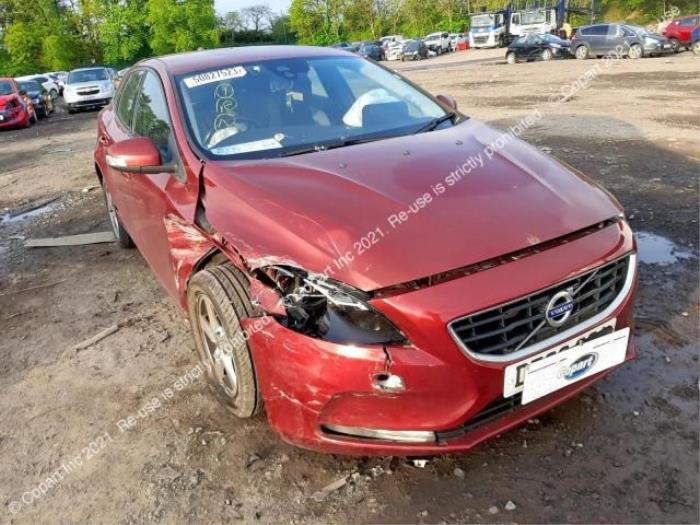 Volvo V40 1.6 D2 Salvage vehicle (2014, Red) Autosloperij de Turk