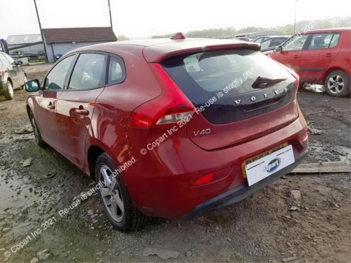 Volvo V40 1.6 D2 Salvage vehicle (2014, Red) Autosloperij de Turk