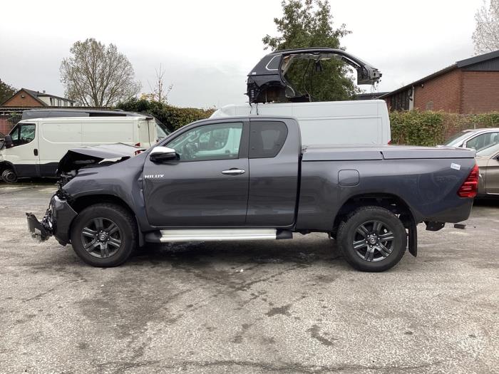 Toyota Hilux VI 2.4 D4D-F 16V 4x4 Vehículo de desguace (2021, Gris)
