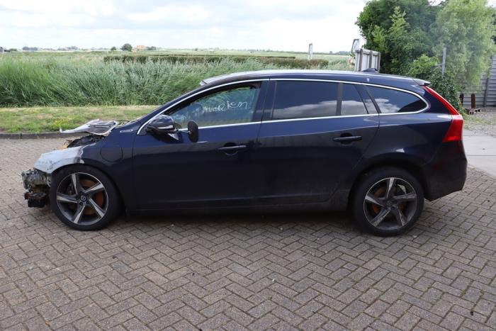 Volvo V60 I 2.4 D6 20V AWD Twin Engine Plug-in Hybrid Salvage vehicle ...