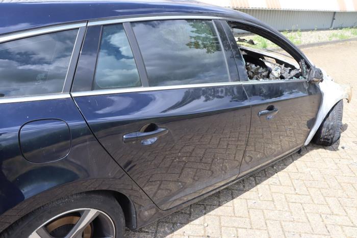 Volvo V60 I 2.4 D6 20V AWD Twin Engine Plug-in Hybrid Salvage vehicle ...