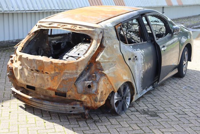 Nissan Leaf 39/40kWh Salvage vehicle (2019, Metallic, Black)