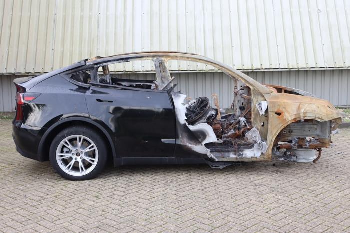 Tesla Model Y RWD Salvage vehicle (2023, Black)