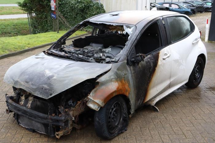 Toyota Yaris IV 1.5 12V Hybrid Salvage vehicle (2023, White)