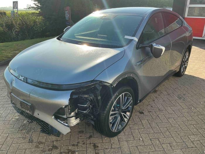 XPENG G6 Long Range 88 kW Salvage vehicle (2025, Metallic, Silver grey)